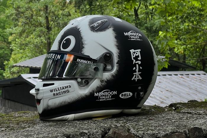 Fotos: el llamativo casco de oso panda de Albon para el GP de China