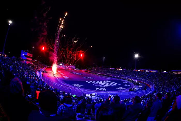 Kyle Larson earns Clash pole as 20 cars lock into Bowman Gray feature