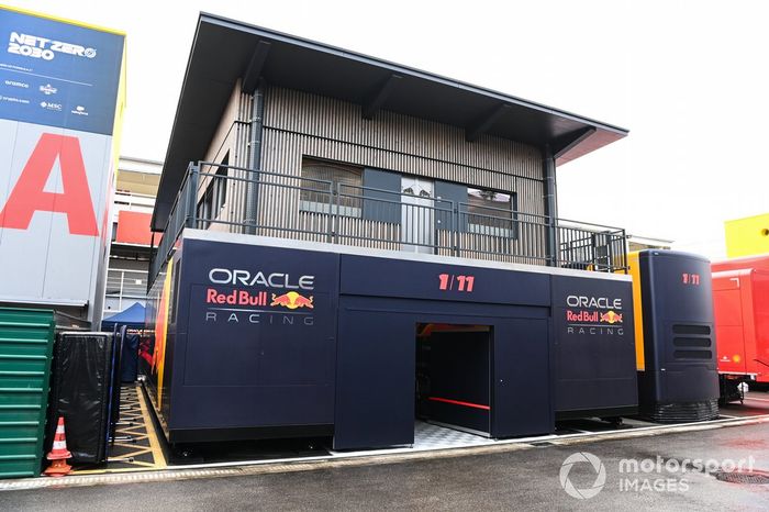 Foto's: Teams hebben motorhomes weer meegenomen naar F1 Spanje