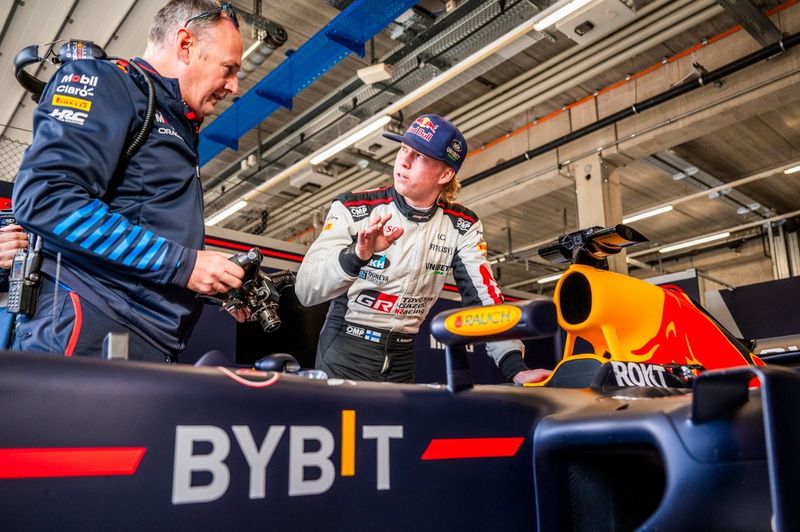 Kalle Rovanpera Mencoba Mobil F1 Red Bull