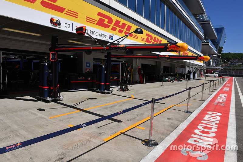 Red Bull Racing pit box boom - F1 照片 - motorsport.com中文网
