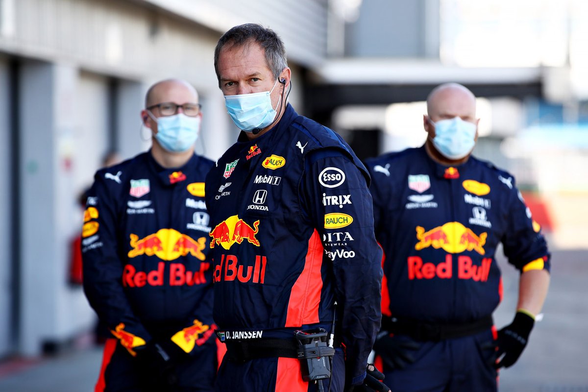 Red Bull prueba en Silverstone pero Verstappen debe esperar
