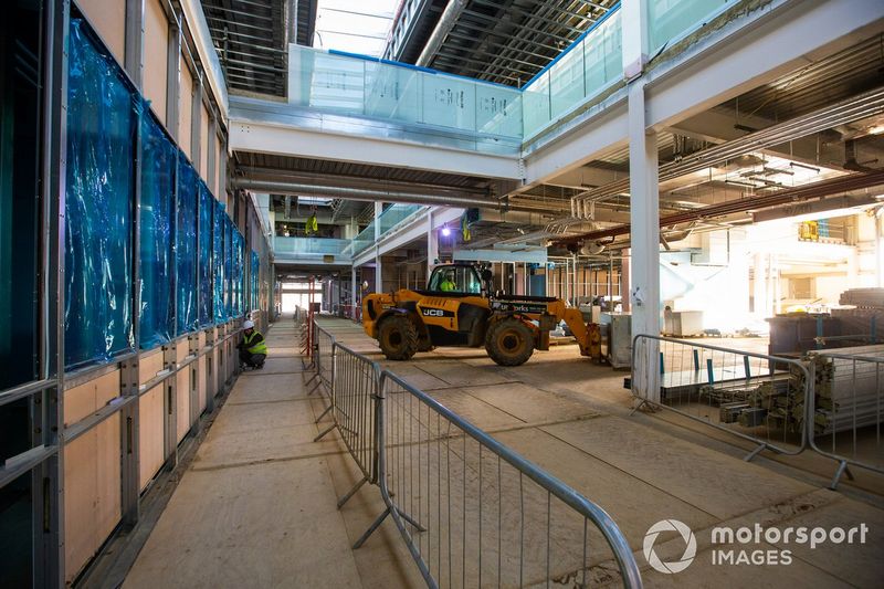 Reportage - Au cœur de la future usine Aston Martin F1