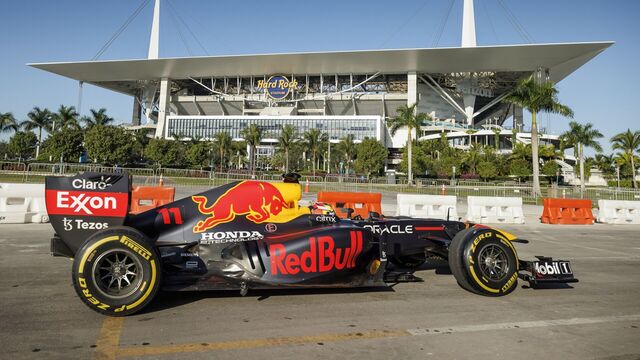 Red Bull Racing Race to Miami - Formula 1 Videos