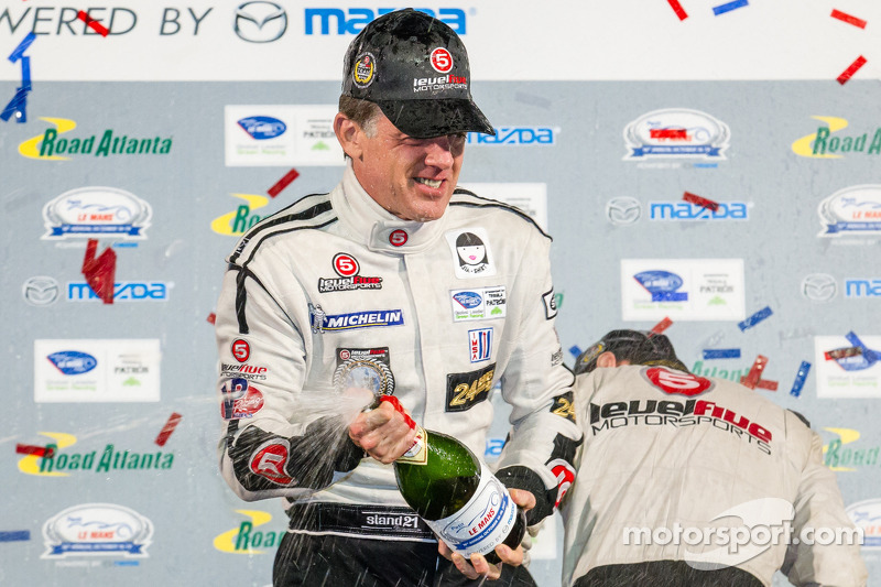 Level 5's Scott Tucker welcomes new class of scholarship recipients