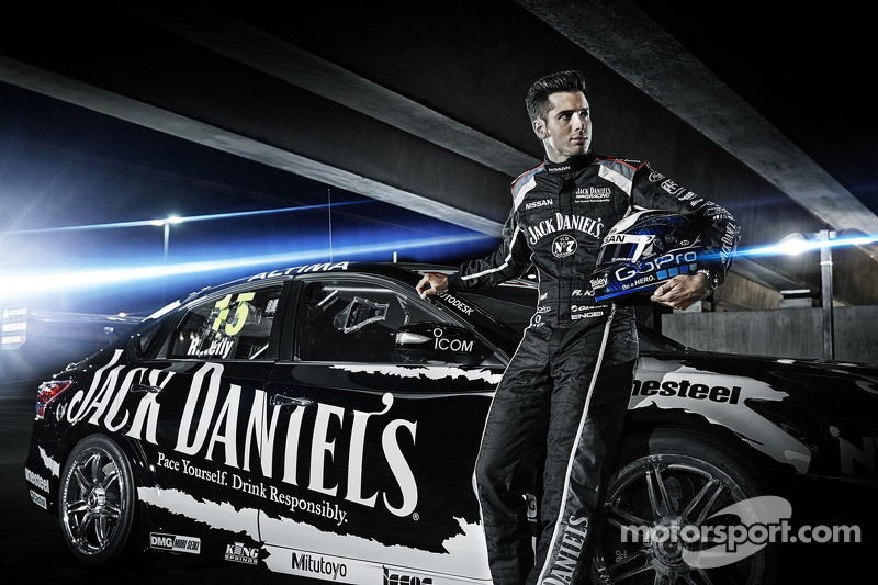 Rick Kelly in the V8 title fight after stunning Clipsal comeback