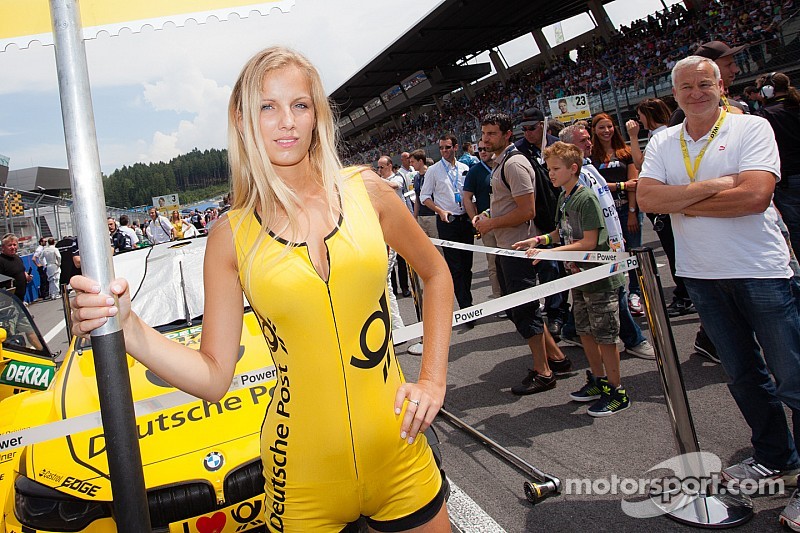 Top 10 grid girls of 2014, part 1